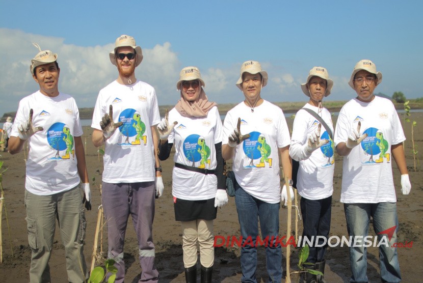 HLH 2023 PT BSI Gandeng Kelompok Wisata Tanam Mangrove | Pergerakan ... HLH 2023 PT BSI Gandeng Kelompok Wisata Tanam Mangrove | Pergerakan ...